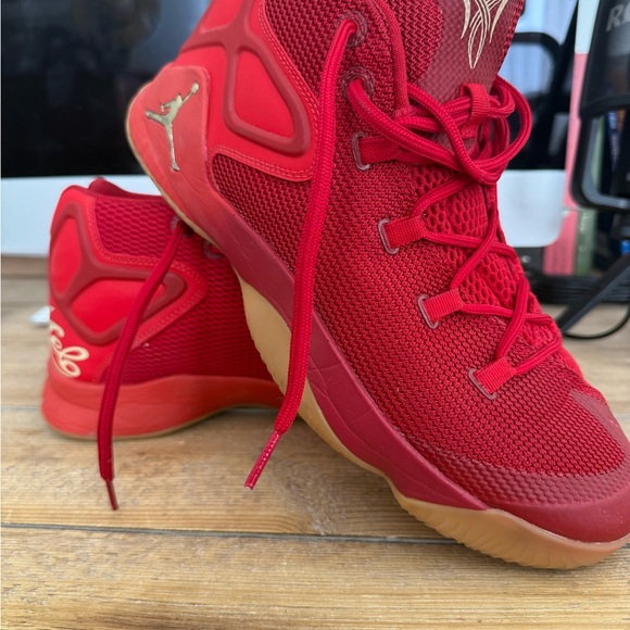 Jordan | Shoes | Jordan Melo M2 Big Applecolorwaygym Redmetallic Gold ...